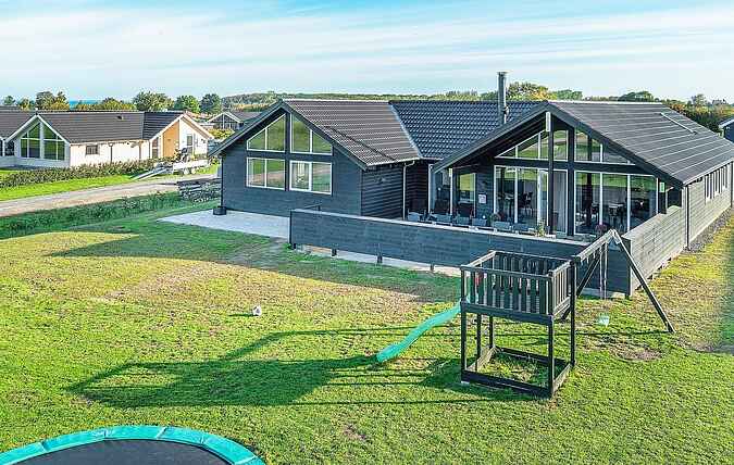 Sommerhus med pool Fyn | Stort udvalg af poolhuse